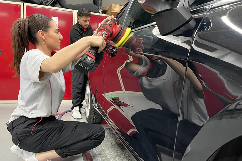 Oldtimer Lackaufbereitung / Ausbeultechnik | CLASSIC PORTAL